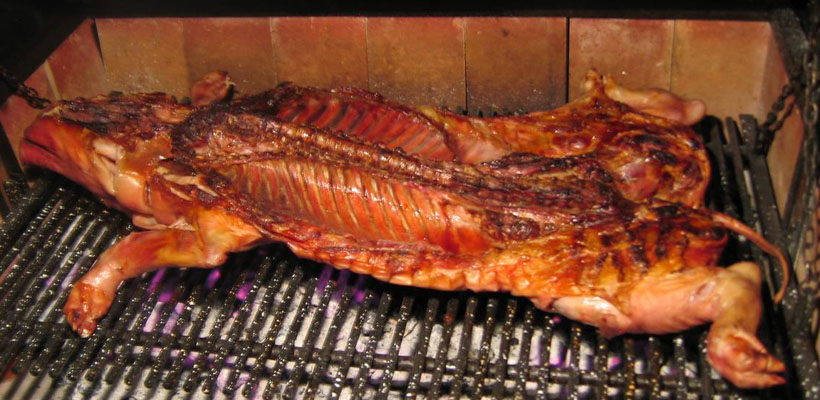 Le robaron el lechón recién asado con el que debía pagar una apuesta