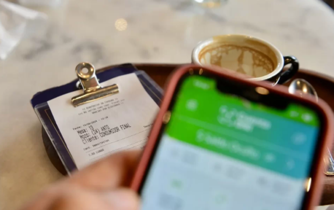 Propina digital: ya está habilitada la opción en bares, restoranes y ...